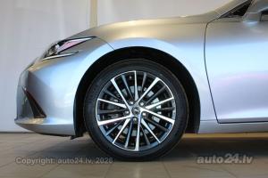 Grey Lexus ES 2024 in Tallinn, with an engine capacity of 2.50 L and mileage of 37 thousand km for 45490 €, photo 16 on AUTOMOTO.COM.LV