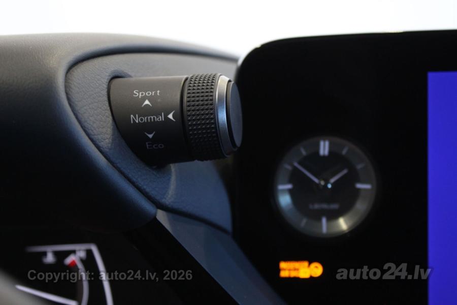 Grey Lexus ES 2024 in Tallinn, with an engine capacity of 2.50 L and mileage of 37 thousand km for 45490 €, photo 22 on AUTOMOTO.COM.LV