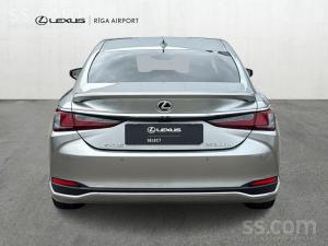 Серый Лексус ЕС 2024 в Рига, объемом двигателя 2.50 л и пробегом 40 тыс. км за 41800 €, фото 5 на AUTOMOTO.COM.LV