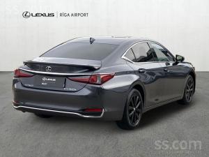 Grey Lexus ES 2025 in Riga, with an engine capacity of 2.50 L and mileage of 5 thousand km for 46900 €, photo 3 on AUTOMOTO.COM.LV