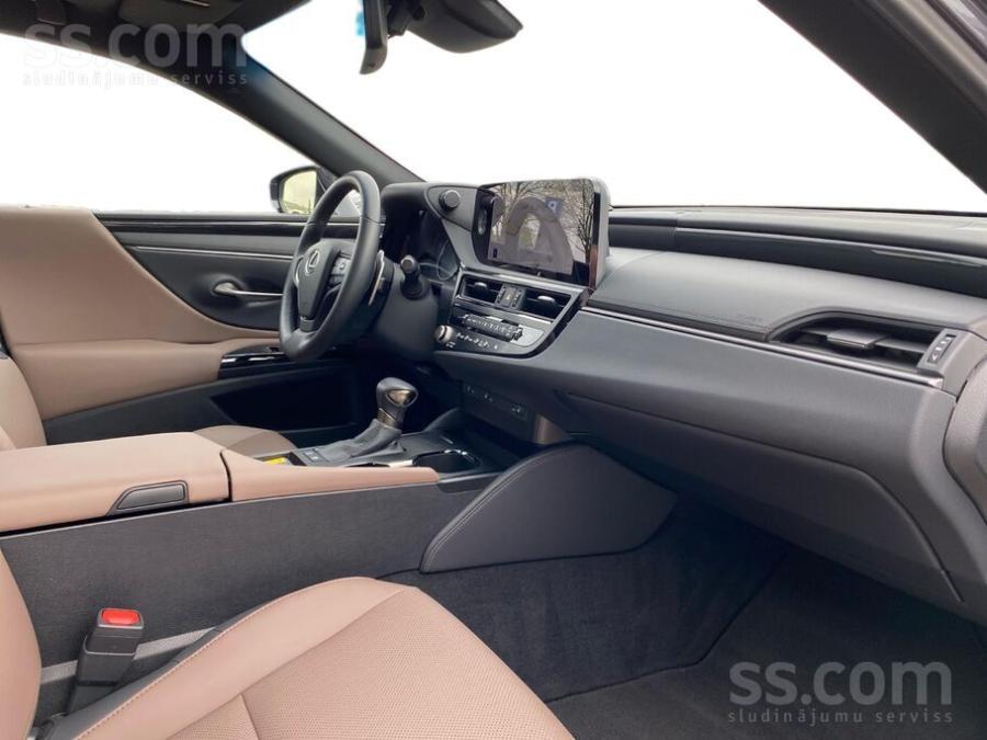 Grey Lexus ES 2025 in Riga, with an engine capacity of 2.50 L and mileage of 5 thousand km for 46900 €, photo 7 on AUTOMOTO.COM.LV