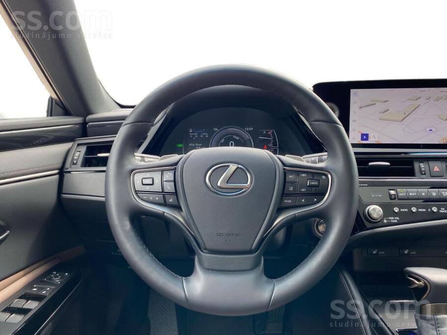 Grey Lexus ES 2025 in Riga, with an engine capacity of 2.50 L and mileage of 5 thousand km for 46900 €, photo 10 on AUTOMOTO.COM.LV