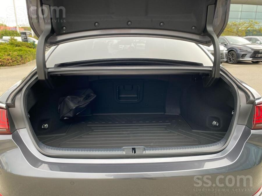 Grey Lexus ES 2025 in Riga, with an engine capacity of 2.50 L and mileage of 5 thousand km for 46900 €, photo 11 on AUTOMOTO.COM.LV