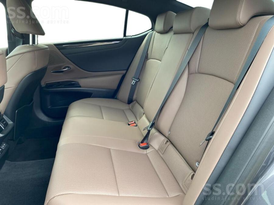 Grey Lexus ES 2025 in Riga, with an engine capacity of 2.50 L and mileage of 5 thousand km for 46900 €, photo 19 on AUTOMOTO.COM.LV