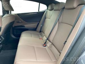 Grey Lexus ES 2025 in Riga, with an engine capacity of 2.50 L and mileage of 5 thousand km for 46900 €, photo 20 on AUTOMOTO.COM.LV