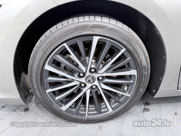 Pelēks Lexus ES 2025 Tallina, ar dzinēja tilpumu 2.50 L un nobraukumu 34 tūkst. km par 43900 €, foto 8 vietnē AUTOMOTO.COM.LV