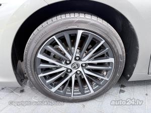 Pelēks Lexus ES 2025 Tallina, ar dzinēja tilpumu 2.50 L un nobraukumu 34 tūkst. km par 43900 €, foto 9 vietnē AUTOMOTO.COM.LV