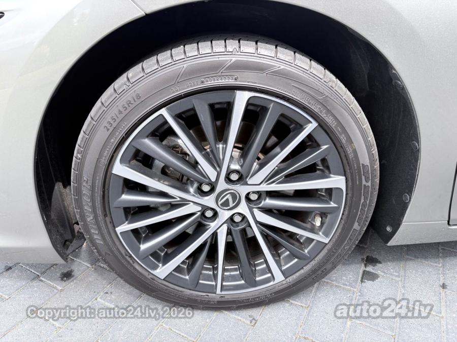 Pelēks Lexus ES 2025 Tallina, ar dzinēja tilpumu 2.50 L un nobraukumu 34 tūkst. km par 43900 €, foto 9 vietnē AUTOMOTO.COM.LV