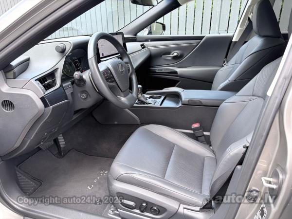 Pelēks Lexus ES 2025 Tallina, ar dzinēja tilpumu 2.50 L un nobraukumu 34 tūkst. km par 43900 €, foto 10 vietnē AUTOMOTO.COM.LV