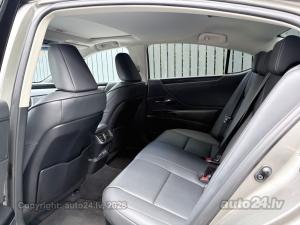Pelēks Lexus ES 2025 Tallina, ar dzinēja tilpumu 2.50 L un nobraukumu 34 tūkst. km par 43900 €, foto 12 vietnē AUTOMOTO.COM.LV
