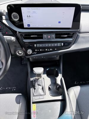 Pelēks Lexus ES 2025 Tallina, ar dzinēja tilpumu 2.50 L un nobraukumu 34 tūkst. km par 43900 €, foto 21 vietnē AUTOMOTO.COM.LV