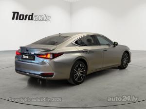 Pelēks Lexus ES 2025 Tallina, ar dzinēja tilpumu 2.50 L un nobraukumu 34 tūkst. km par 43900 €, foto 3 vietnē AUTOMOTO.COM.LV