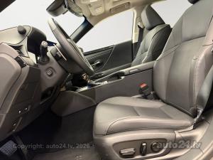 Pelēks Lexus ES 2025 Tallina, ar dzinēja tilpumu 2.50 L un nobraukumu 34 tūkst. km par 43900 €, foto 6 vietnē AUTOMOTO.COM.LV