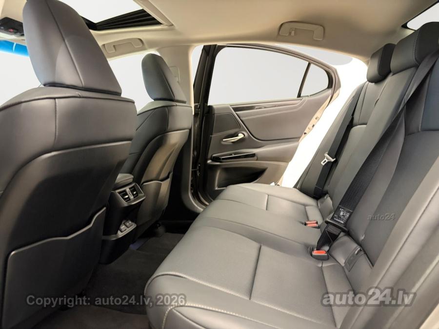 Pelēks Lexus ES 2025 Tallina, ar dzinēja tilpumu 2.50 L un nobraukumu 34 tūkst. km par 43900 €, foto 7 vietnē AUTOMOTO.COM.LV