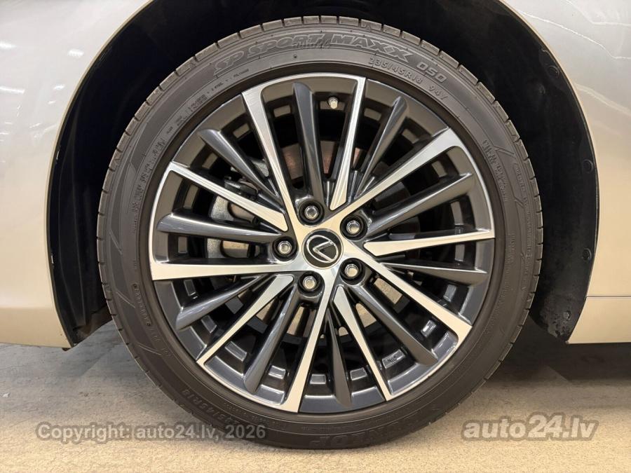 Pelēks Lexus ES 2025 Tallina, ar dzinēja tilpumu 2.50 L un nobraukumu 34 tūkst. km par 43900 €, foto 11 vietnē AUTOMOTO.COM.LV