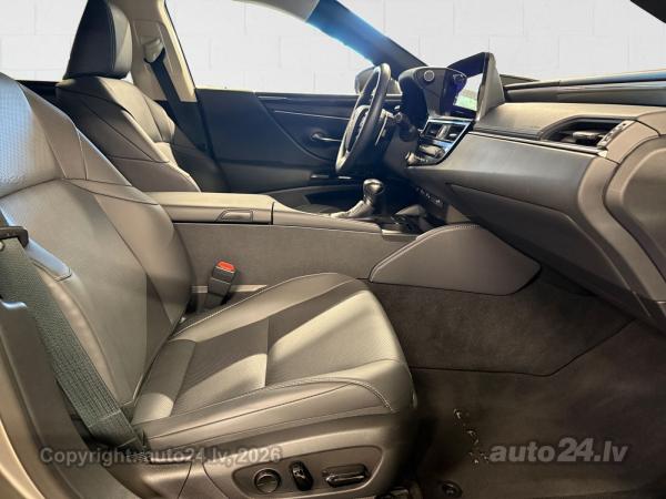 Grey Lexus ES 2025 in Tallinn, with an engine capacity of 2.50 L and mileage of 34 thousand km for 44990 €, photo 9 on AUTOMOTO.COM.LV