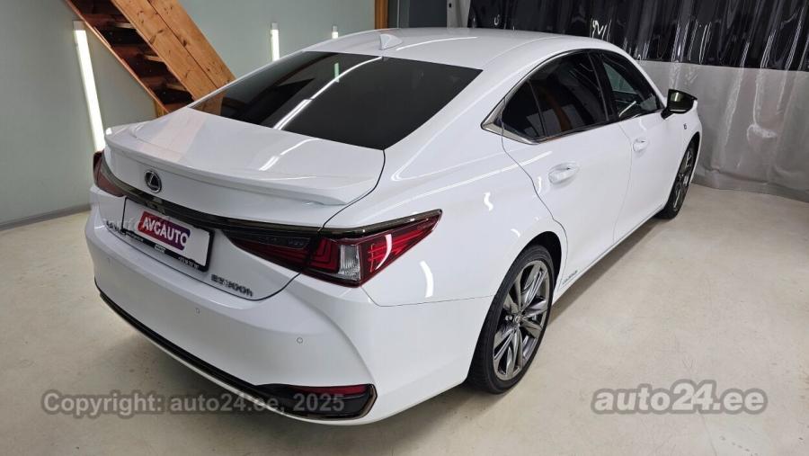 Balts Lexus ES 2019 Tallina, ar dzinēja tilpumu 2.50 L un nobraukumu 80 tūkst. km par 36999 €, foto 5 vietnē AUTOMOTO.COM.LV