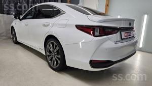 Balts Lexus ES 2019 Tallina, ar dzinēja tilpumu 2.50 L un nobraukumu 80 tūkst. km par 34995 €, foto 5 vietnē AUTOMOTO.COM.LV