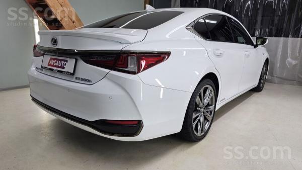 White Lexus ES 2019 in Tallinn, with an engine capacity of 2.50 L and mileage of 80 thousand km for 34995 €, photo 6 on AUTOMOTO.COM.LV