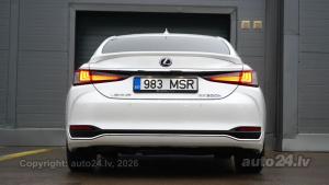 White Lexus ES 2019 in Tallinn, with an engine capacity of 2.50 L and mileage of 96 thousand km for 31000 €, photo 3 on AUTOMOTO.COM.LV