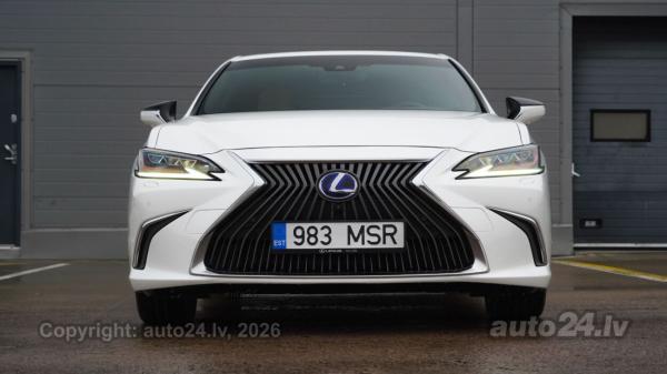 White Lexus ES 2019 in Tallinn, with an engine capacity of 2.50 L and mileage of 96 thousand km for 31000 €, photo 4 on AUTOMOTO.COM.LV