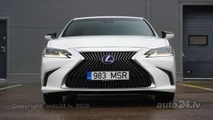 White Lexus ES 2019 in Tallinn, with an engine capacity of 2.50 L and mileage of 96 thousand km for 31000 €, photo 4 on AUTOMOTO.COM.LV