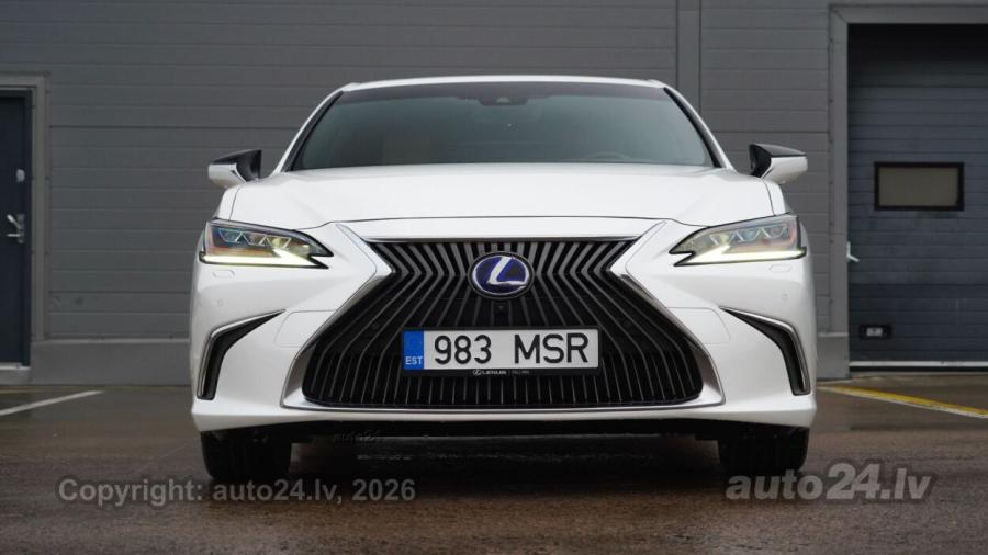 White Lexus ES 2019 in Tallinn, with an engine capacity of 2.50 L and mileage of 96 thousand km for 31000 €, photo 4 on AUTOMOTO.COM.LV