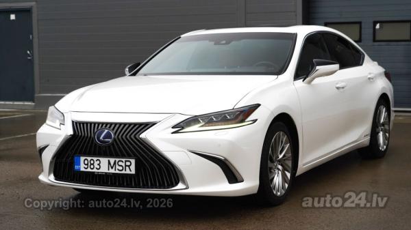 White Lexus ES 2019 in Tallinn, with an engine capacity of 2.50 L and mileage of 96 thousand km for 31000 €, photo 6 on AUTOMOTO.COM.LV