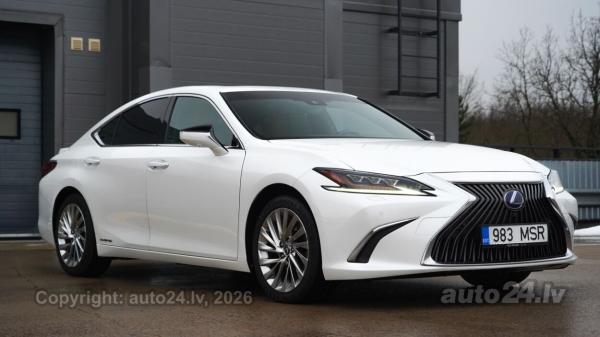 White Lexus ES 2019 in Tallinn, with an engine capacity of 2.50 L and mileage of 96 thousand km for 31000 €, photo 7 on AUTOMOTO.COM.LV