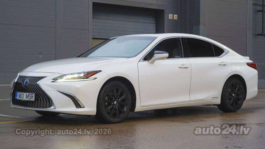 White Lexus ES 2019 in Tallinn, with an engine capacity of 2.50 L and mileage of 96 thousand km for 31000 €, photo 30 on AUTOMOTO.COM.LV