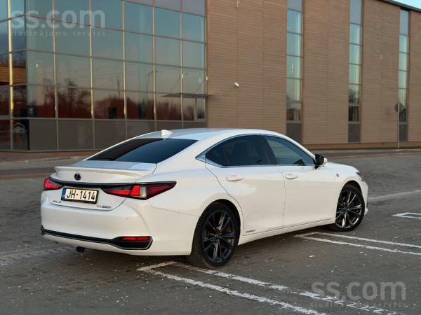 Balts Lexus ES 2019 Valmiera, ar dzinēja tilpumu 2.50 L un nobraukumu 94 tūkst. km par 30000 €, foto 2 vietnē AUTOMOTO.COM.LV