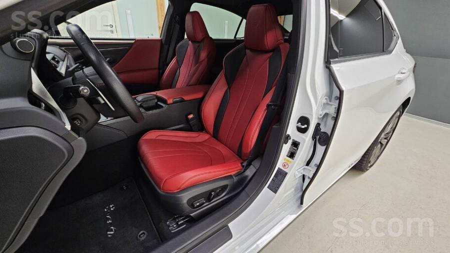 White Lexus ES 2019 in Tallinn, with an engine capacity of 2.50 L and mileage of 80 thousand km for 33995 €, photo 11 on AUTOMOTO.COM.LV