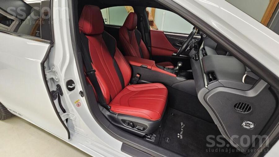 White Lexus ES 2019 in Tallinn, with an engine capacity of 2.50 L and mileage of 80 thousand km for 33995 €, photo 12 on AUTOMOTO.COM.LV