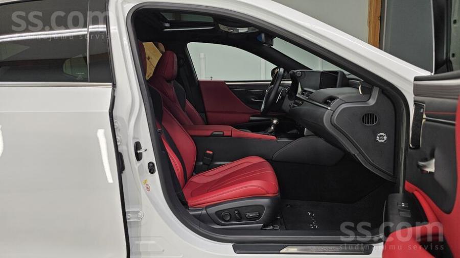 White Lexus ES 2019 in Tallinn, with an engine capacity of 2.50 L and mileage of 80 thousand km for 33995 €, photo 13 on AUTOMOTO.COM.LV