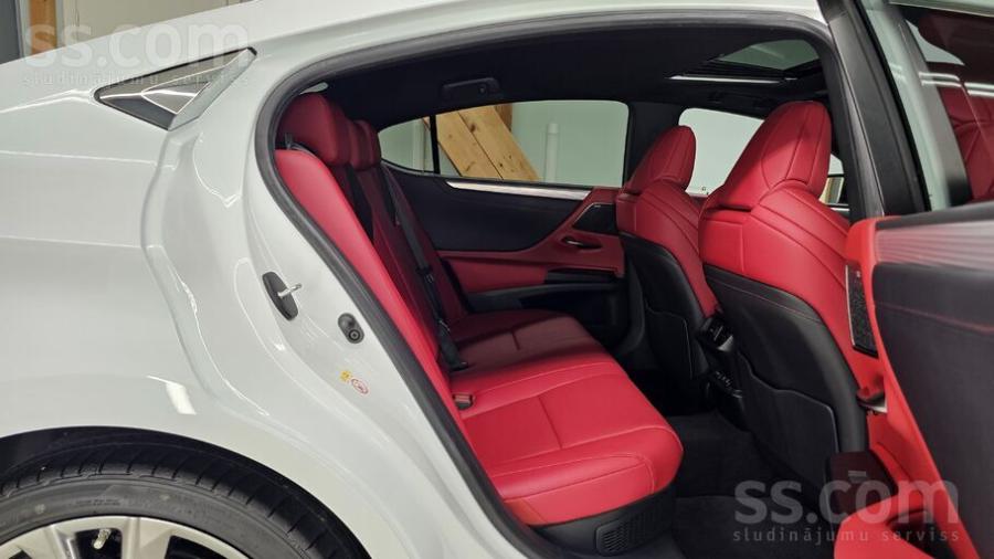 White Lexus ES 2019 in Tallinn, with an engine capacity of 2.50 L and mileage of 80 thousand km for 33995 €, photo 16 on AUTOMOTO.COM.LV
