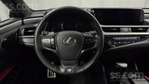 White Lexus ES 2019 in Tallinn, with an engine capacity of 2.50 L and mileage of 80 thousand km for 33995 €, photo 19 on AUTOMOTO.COM.LV