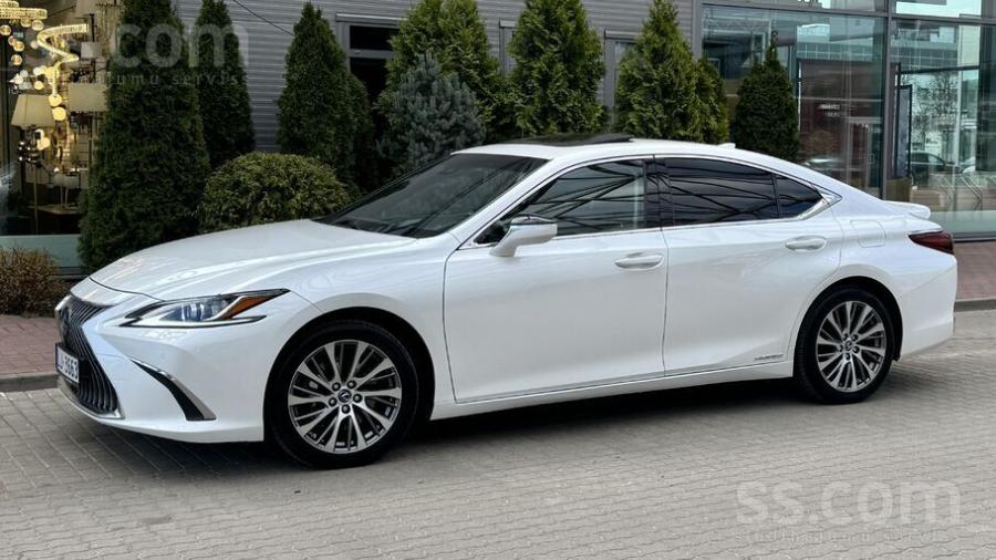 Balts Lexus ES 2019 Rīga, ar dzinēja tilpumu 2.50 L un nobraukumu 130 tūkst. km par 26350 €, foto 1 vietnē AUTOMOTO.COM.LV