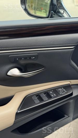 Balts Lexus ES 2019 Rīga, ar dzinēja tilpumu 2.50 L un nobraukumu 130 tūkst. km par 26350 €, foto 18 vietnē AUTOMOTO.COM.LV