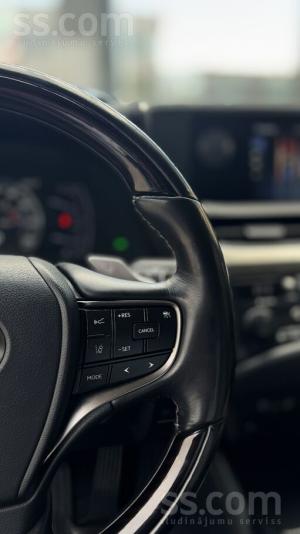 Balts Lexus ES 2019 Rīga, ar dzinēja tilpumu 2.50 L un nobraukumu 130 tūkst. km par 26350 €, foto 21 vietnē AUTOMOTO.COM.LV