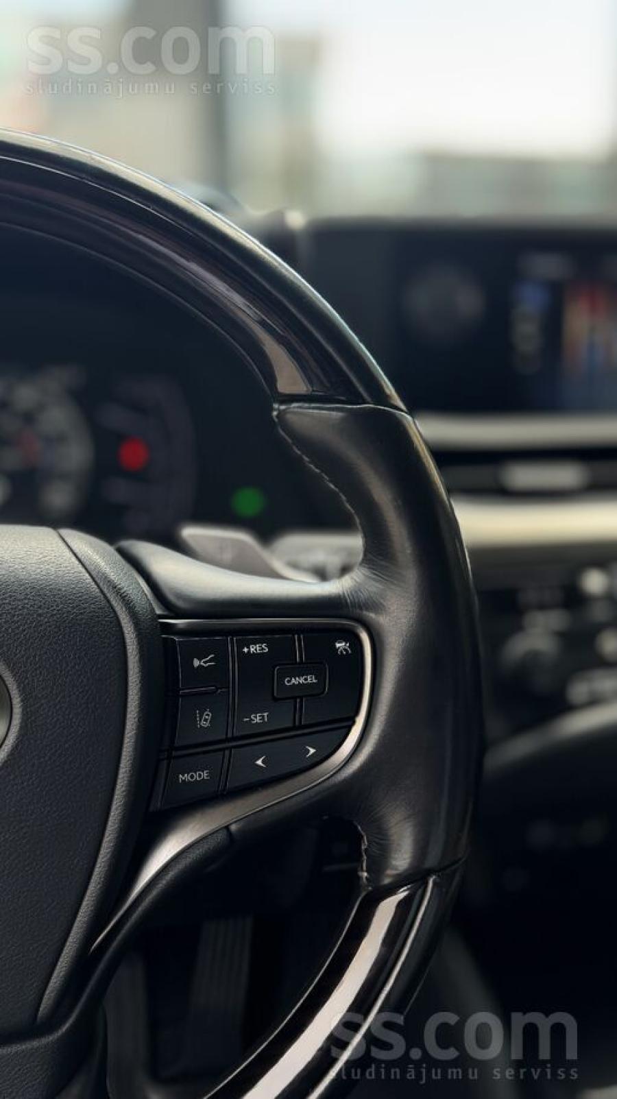 Balts Lexus ES 2019 Rīga, ar dzinēja tilpumu 2.50 L un nobraukumu 130 tūkst. km par 26350 €, foto 21 vietnē AUTOMOTO.COM.LV