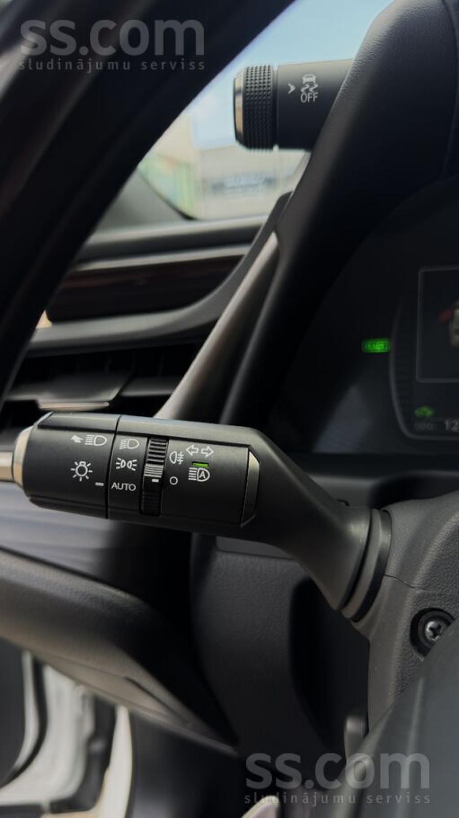 Balts Lexus ES 2019 Rīga, ar dzinēja tilpumu 2.50 L un nobraukumu 130 tūkst. km par 26350 €, foto 24 vietnē AUTOMOTO.COM.LV