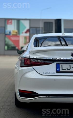 Balts Lexus ES 2019 Rīga, ar dzinēja tilpumu 2.50 L un nobraukumu 130 tūkst. km par 26350 €, foto 35 vietnē AUTOMOTO.COM.LV