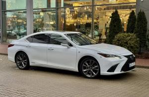 Белый Лексус ЕС 2019 в Рига, объемом двигателя 2.50 л и пробегом 100 тыс. км за 30500 €, фото  на AUTOMOTO.COM.LV