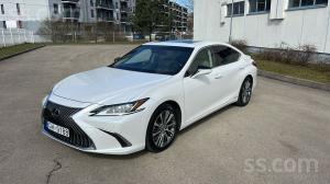 White Lexus ES 2020 in Riga, with an engine capacity of 2.50 L and mileage of 80 thousand km for 31500 €, photo  on AUTOMOTO.COM.LV