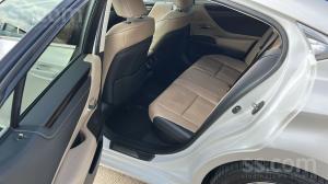 White Lexus ES 2020 in Riga, with an engine capacity of 2.50 L and mileage of 80 thousand km for 31500 €, photo 5 on AUTOMOTO.COM.LV