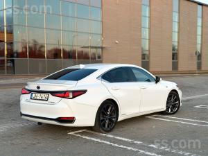 Balts Lexus ES 2020 Valmiera, ar dzinēja tilpumu 2.50 L un nobraukumu 99 tūkst. km par 26700 €, foto 4 vietnē AUTOMOTO.COM.LV