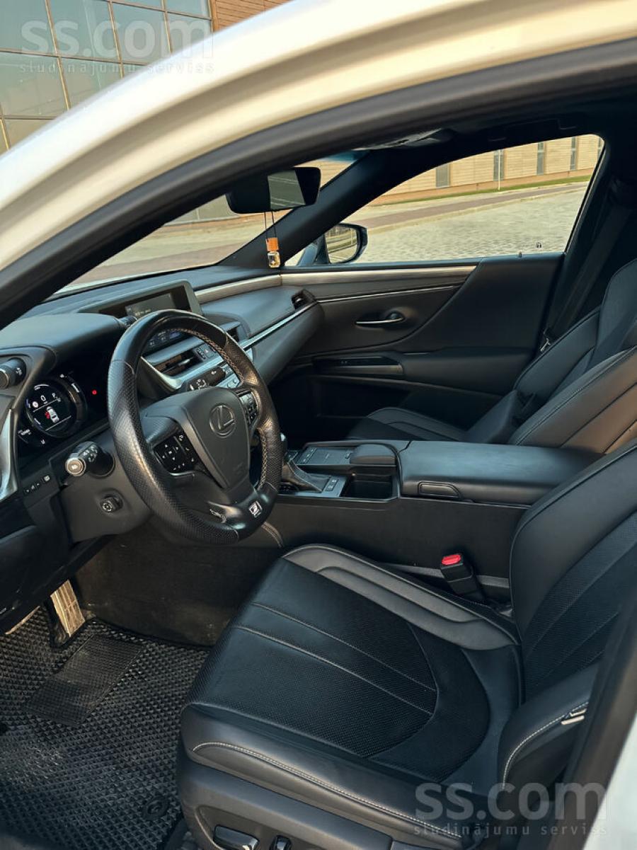 Balts Lexus ES 2020 Valmiera, ar dzinēja tilpumu 2.50 L un nobraukumu 99 tūkst. km par 26700 €, foto 6 vietnē AUTOMOTO.COM.LV