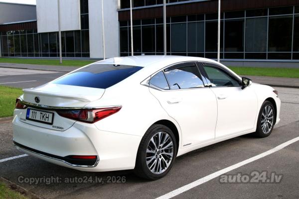 Balts Lexus ES 2021 Tallina, ar dzinēja tilpumu 2.50 L un nobraukumu 99 tūkst. km par 34900 €, foto 3 vietnē AUTOMOTO.COM.LV