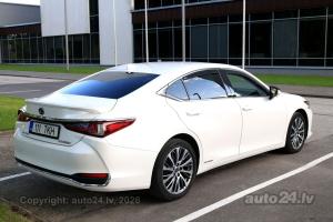 White Lexus ES 2021 in Tallinn, with an engine capacity of 2.50 L and mileage of 99 thousand km for 34900 €, photo 4 on AUTOMOTO.COM.LV
