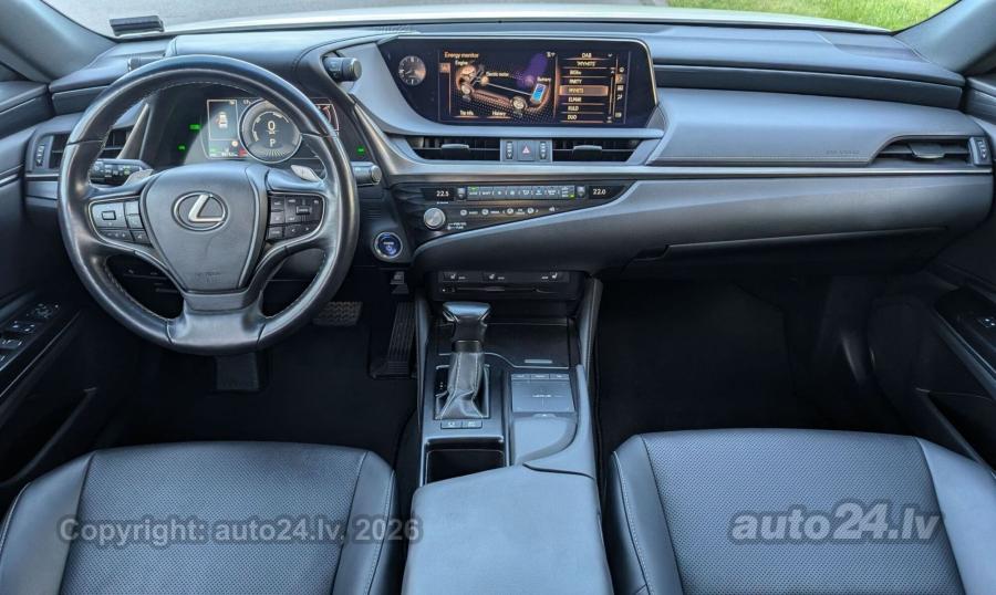 White Lexus ES 2021 in Tallinn, with an engine capacity of 2.50 L and mileage of 99 thousand km for 34900 €, photo 10 on AUTOMOTO.COM.LV